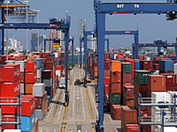 Container charter rates plummet - MundoMaritimo