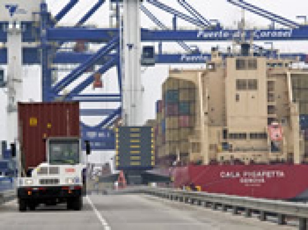 Coronel Container Terminal recibe su primer buque portacontenedores ...