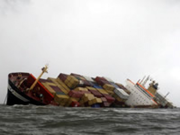 Collision at Mumbai port causes oil spill & prevents berthing of ships ...