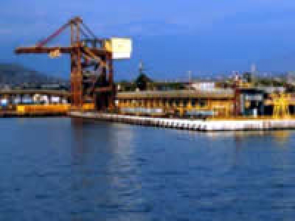 Puerto peruano de Chimbote inicia operaciones bajo el gobierno regional ...