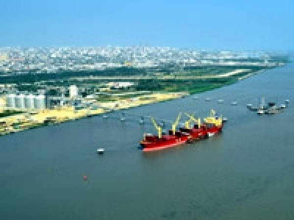 Buques con 9,9m de calado ingresarán al canal de acceso del puerto de ...