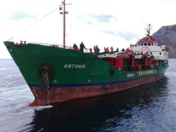 Nave de Transmarko rescata lancha al garete con 7 tripulantes a bordo a ...