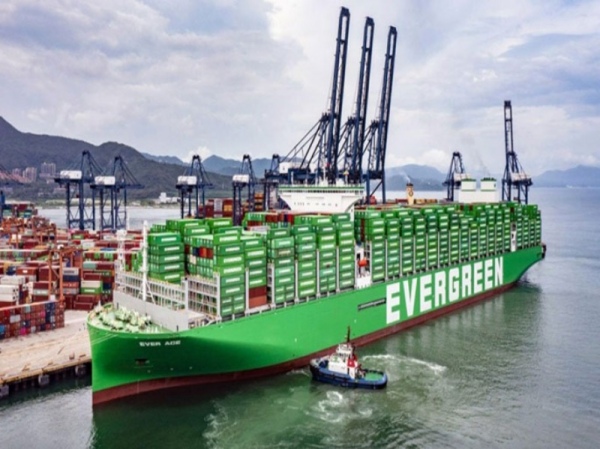 Evergreen recibe entrega del portacontenedores Ever Arm de 23.992 TEUs ...