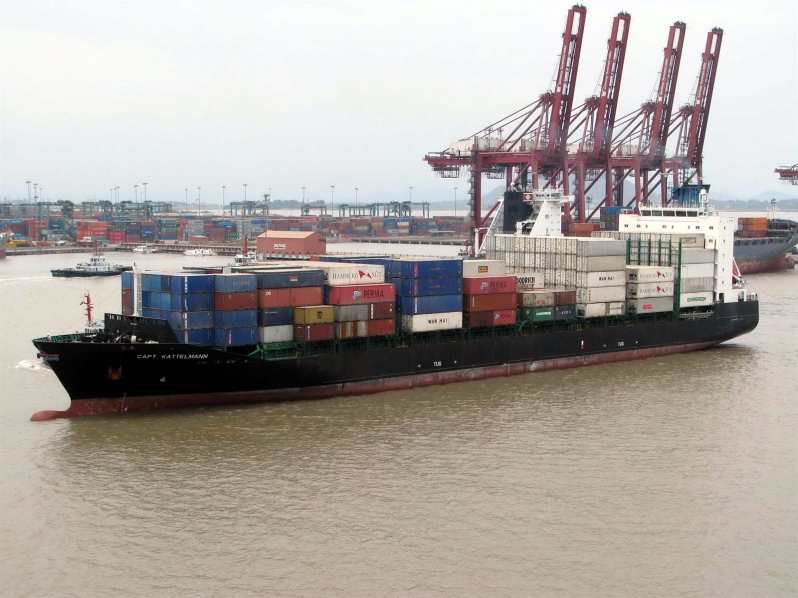 AD Ports compra una participación de US$800 millones de la línea ...