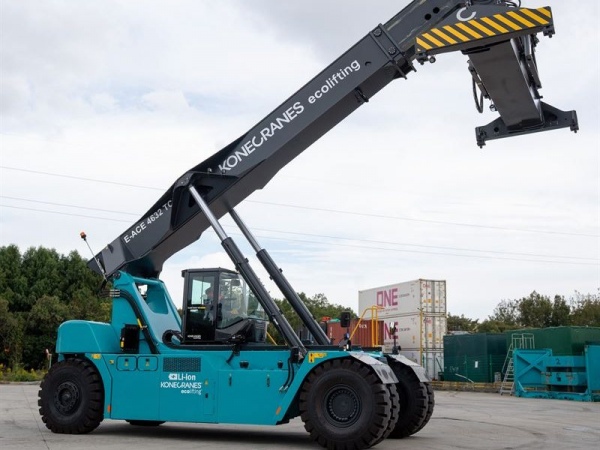 Konecranes lanzó su primer reach stacker eléctrico durante TOC Asia en ...