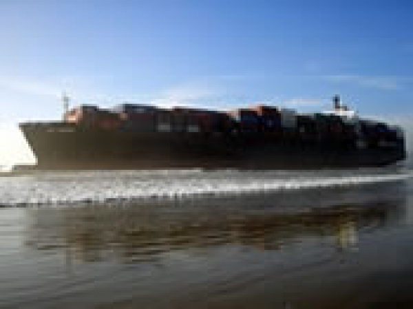 APL Panamá, continúa varado en las costas de Ensenada - MundoMaritimo